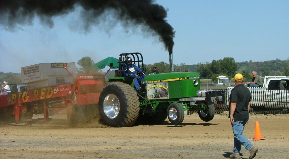 7 Excellent Tractor Pulling Images