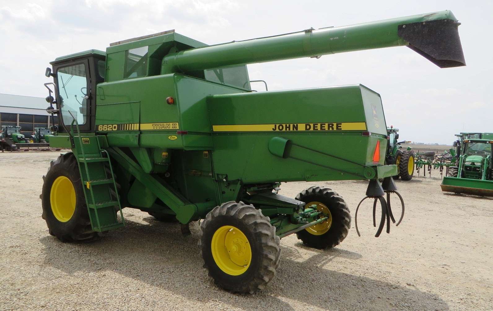 John Deere Combine Models: A Visual Guide | MachineFinder