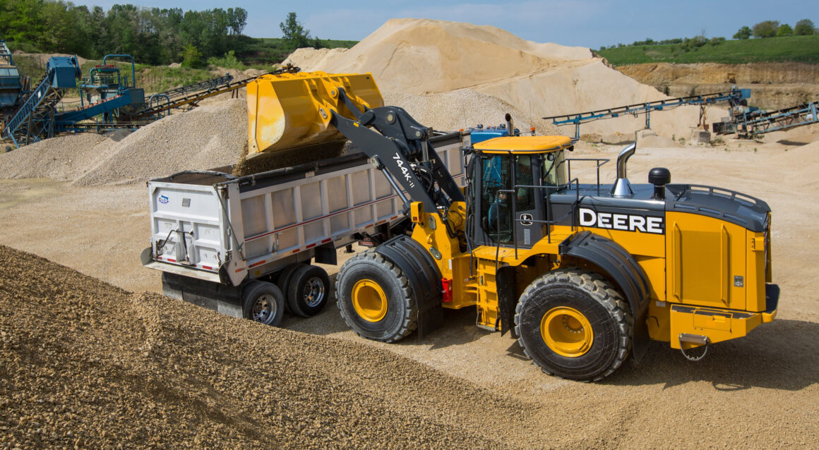 Video Gallery: The Rock Solid John Deere 844K Aggregate Handler