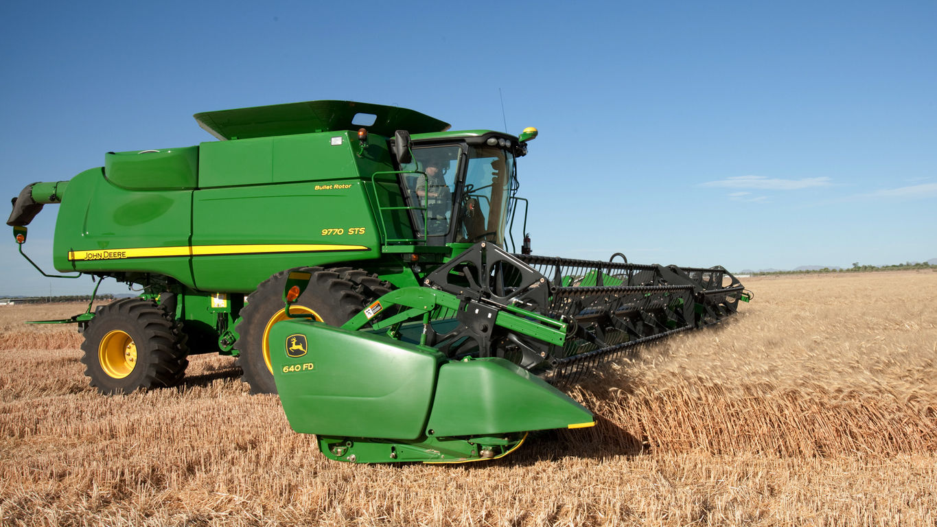 How the John Deere 640FD Tackles Tough Crops in the Field