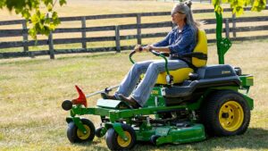 A Buyer's Guide to Choosing a Zero-Turn Mower | MachineFinder