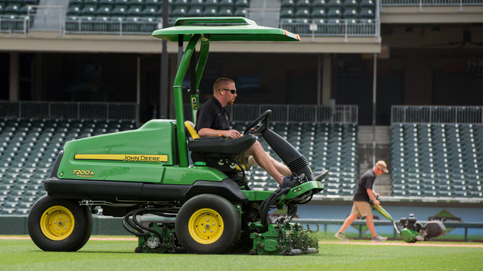John Deere Golf and Turf Equipment Overview | MachineFinder