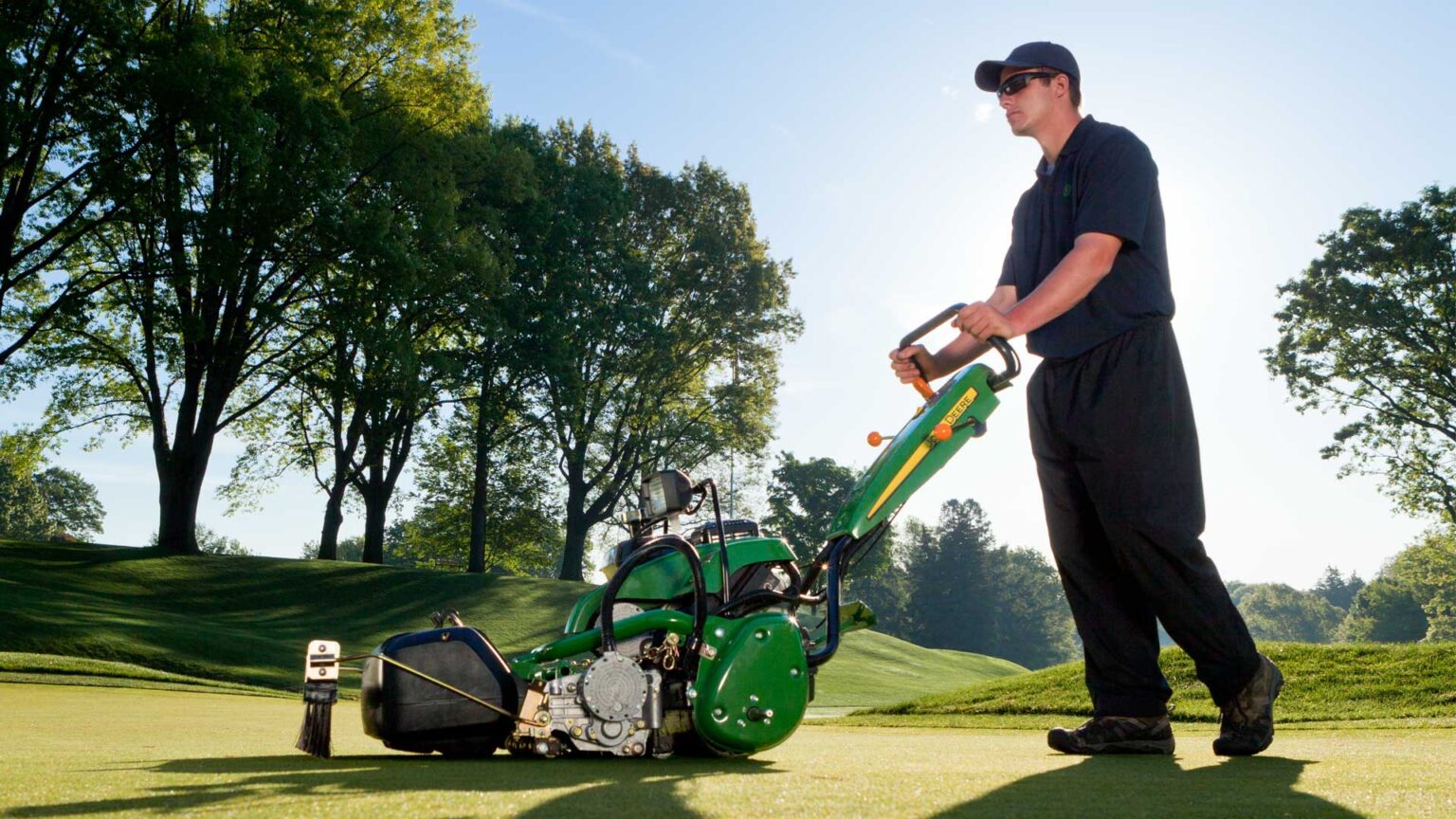 John Deere Golf and Turf Equipment Overview | MachineFinder
