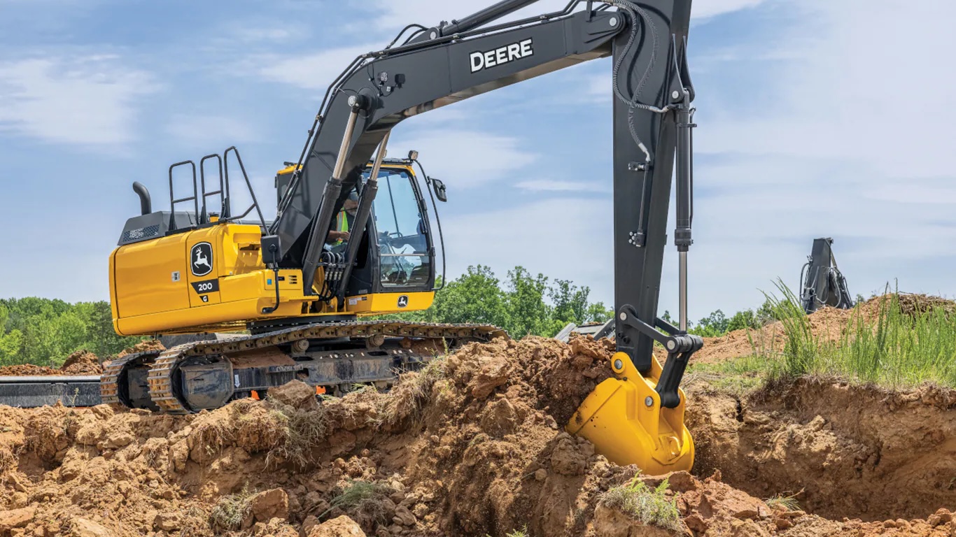 Backhoe vs Excavator: Which One’s Right for You? | MachineFinder